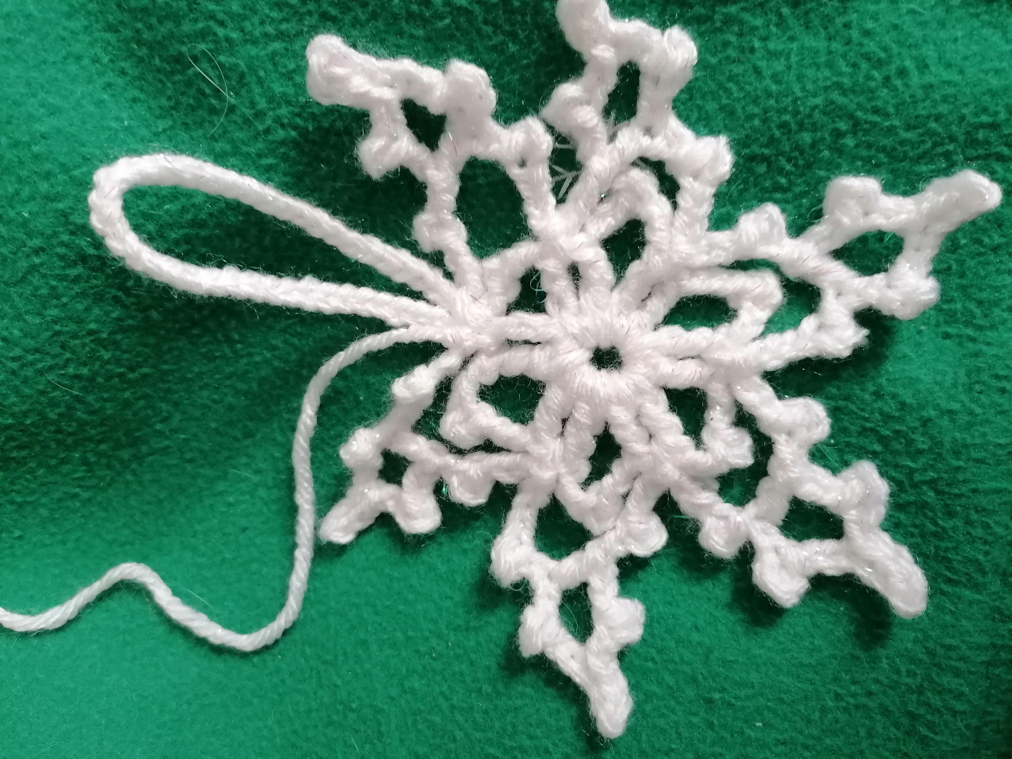 Easy Crochet Snow Flakes – free pattern – Crochet Studio