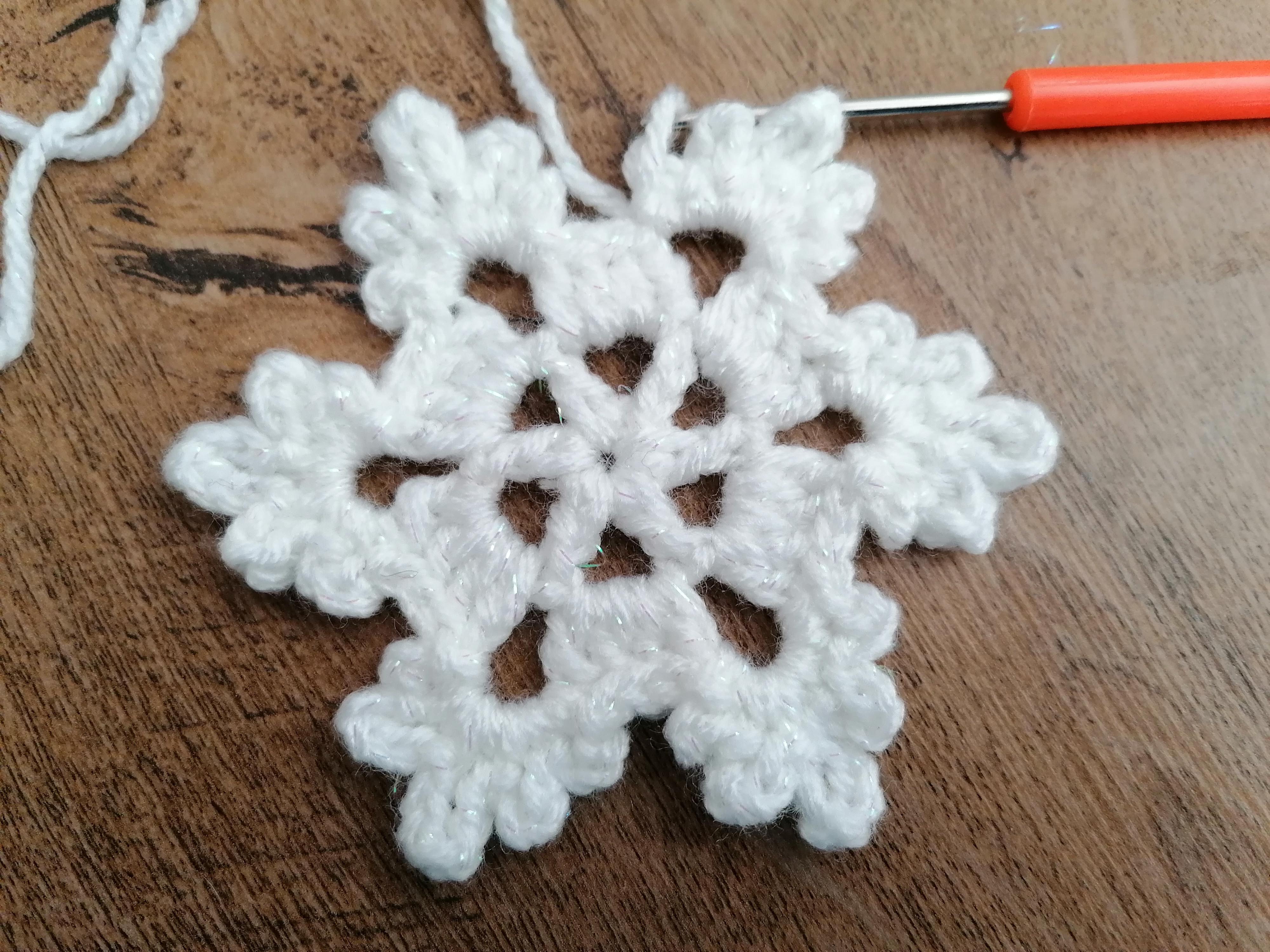 Crochet Snowflakes for Beginners – Free Pattern – Crochet Studio