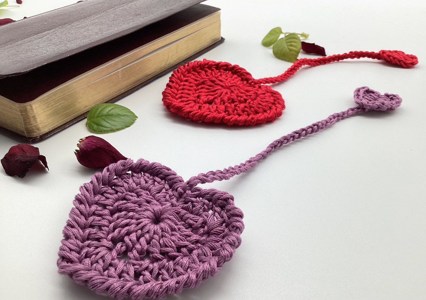 Crochet Heart Bookmark Pattern – Crochet Studio
